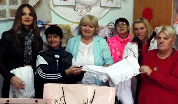 Suzana Perić poklonila haljine Zavodu - 058.ba | 058.ba