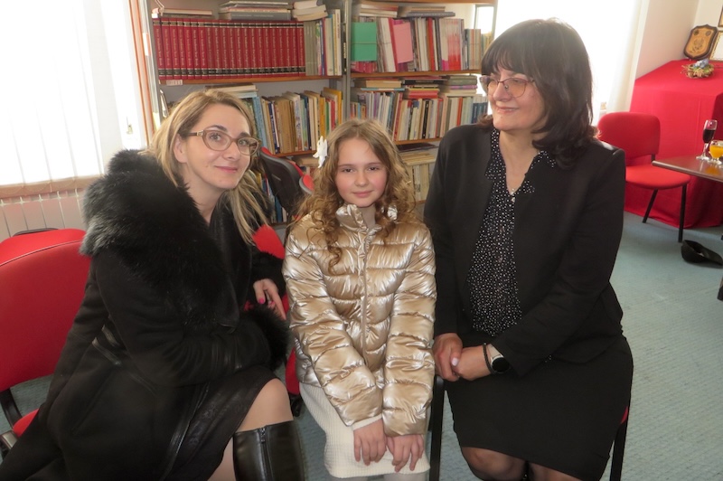 Mala Ena šeta velikim koracima pjesnika - 058.ba | 058.ba