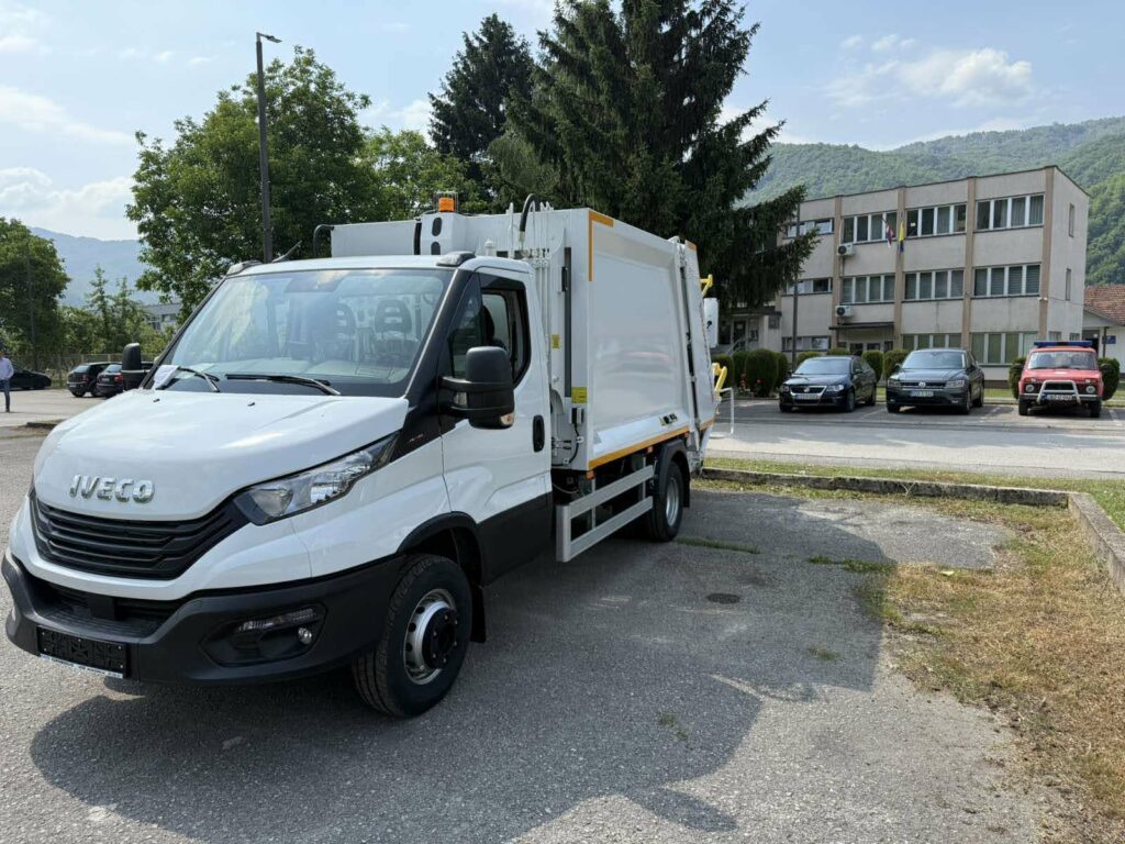 Nabavljeno novo komunalno vozilo za prikupljanje i odvoz otpada - 058 ...